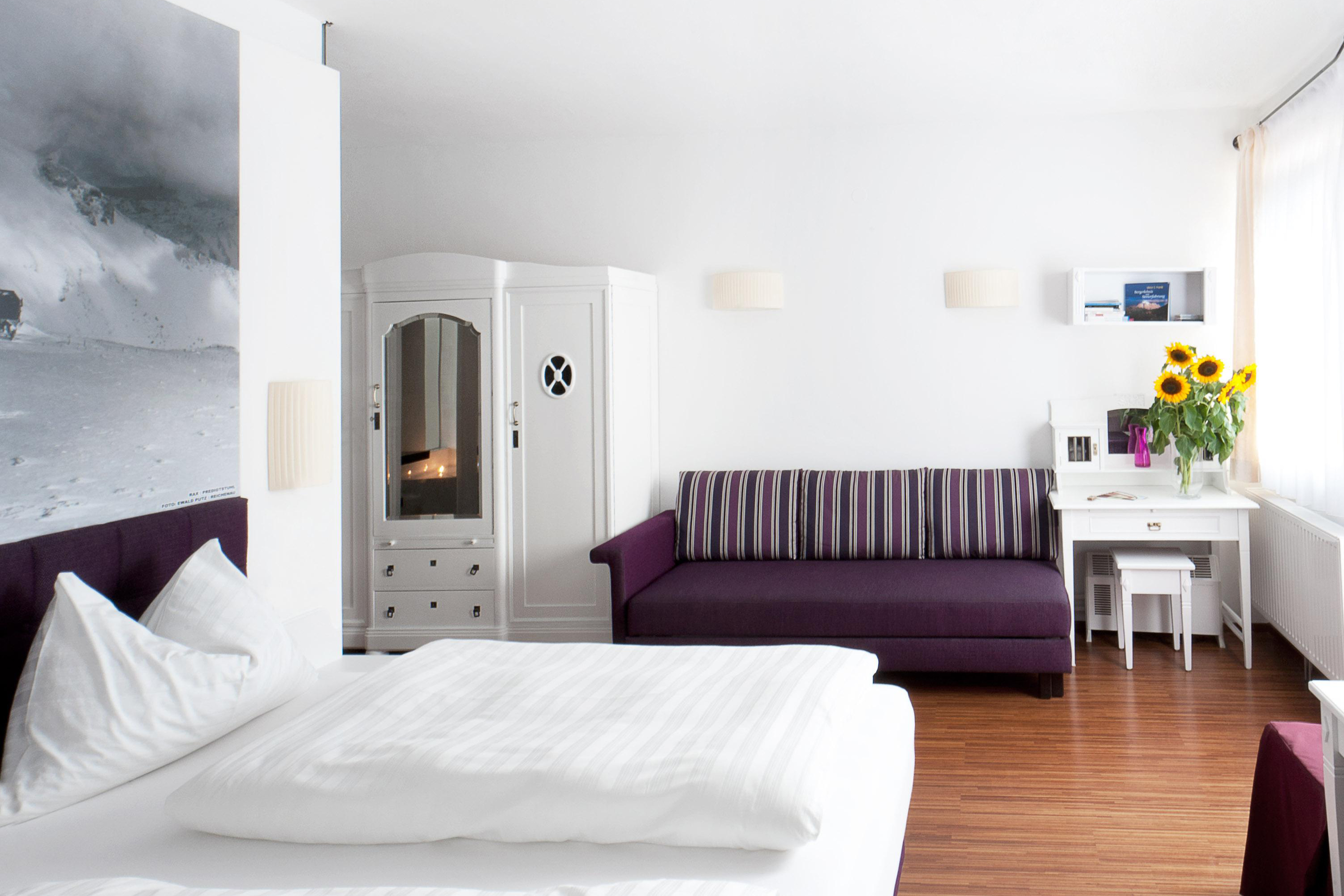 Hotels and other accommodations - Places to go